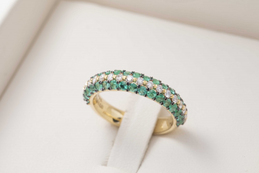 SORTIJA CON BRILLANTES Y ESMERALDA