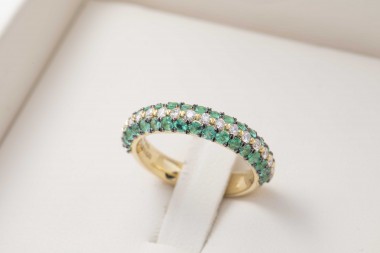 SORTIJA CON BRILLANTES Y ESMERALDA